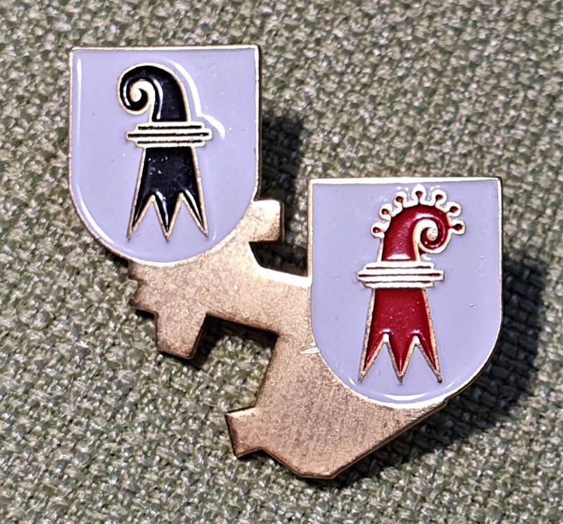 P036 Pin Wappen mit Kantonsgrenze - Basel Stadt & Baselland (Gebraucht) in Reinach BL für CHF 5 ...