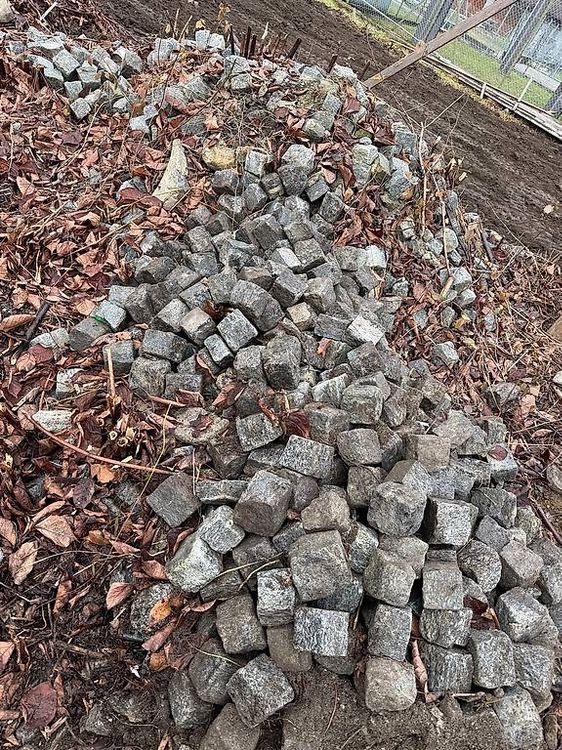 Regalo cubetti in granito per pavimentazione (Usato) a Biasca per CHF 1 ...