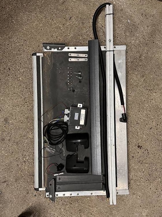 Thule Slide Out Step G2 12V- inkl Sprinter Anbaukit (Gebraucht) in ...