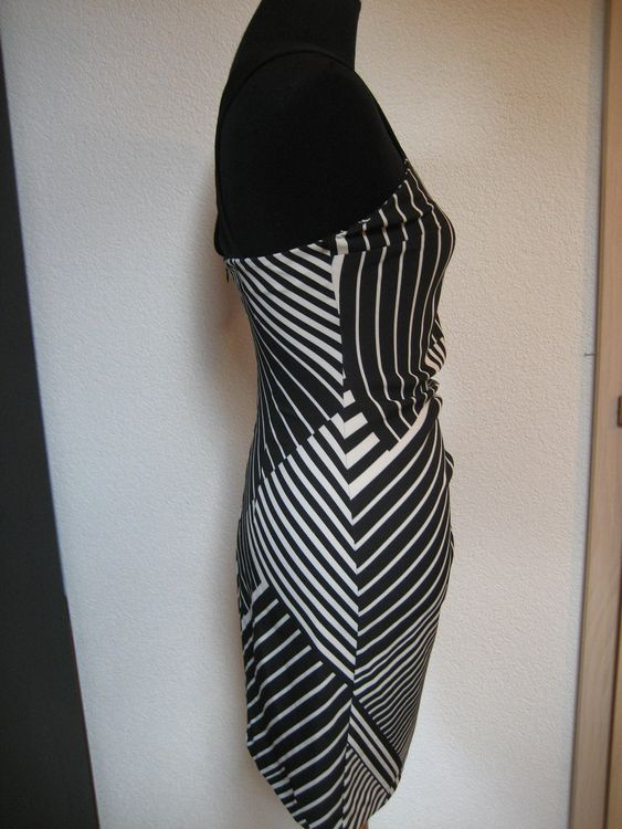 Robe stretch Rinascimento taille S (D'occasion) à Delémont pour CHF 50 ...