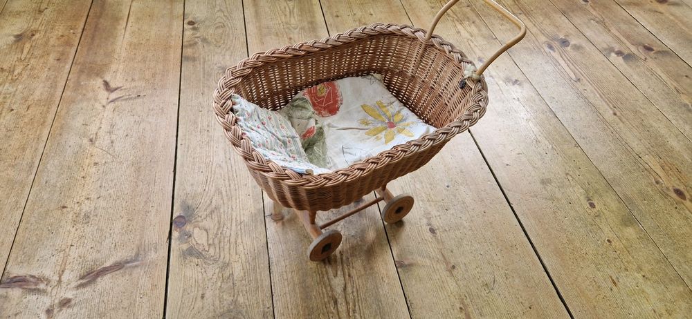 Dachbodenfund! Schöner antiker Puppenwagen (Gebraucht) in Walzenhausen für CHF 20 – nur Abholung ...