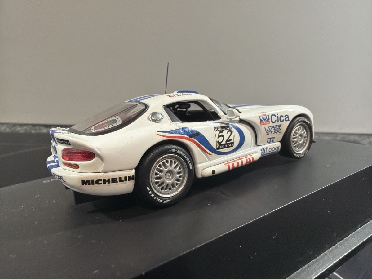 Dodge Viper GTS-R - 1/43 - Universal Hobbies (Defekt) in Wolfwil für ...