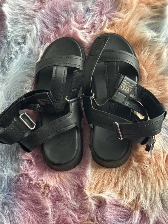 New black leather sandals with buckles, size 38 (Neu und ...