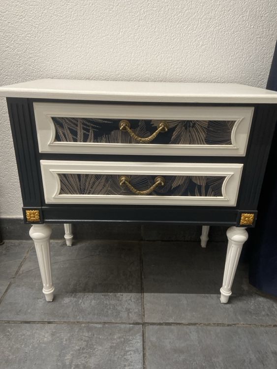 Table de chevet antique à 2 tiroirs relookée- , élégante (D'occasion) à ...