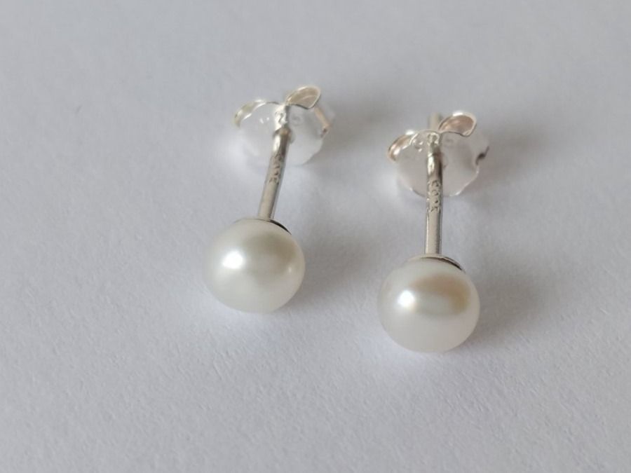 Perlenohrringe echte Perlen 3mm Perlen weiss Ohrstecker | Kaufen auf Ricardo