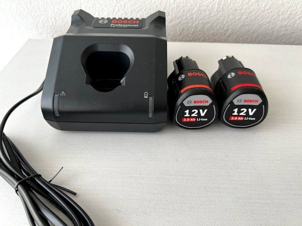 Bosch Akku Set 12V, 2 x 3Ah + Ladegerät | Kaufen auf Ricardo