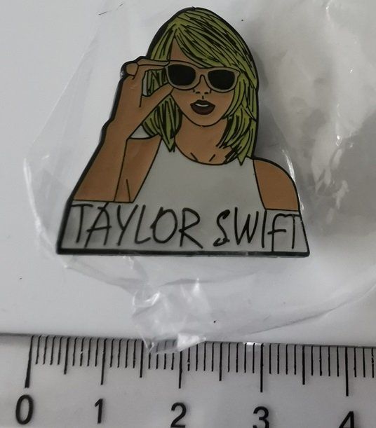 Taylor Swift - Pin (neu, OVP) (Neu und originalverpackt) in Wilen b ...
