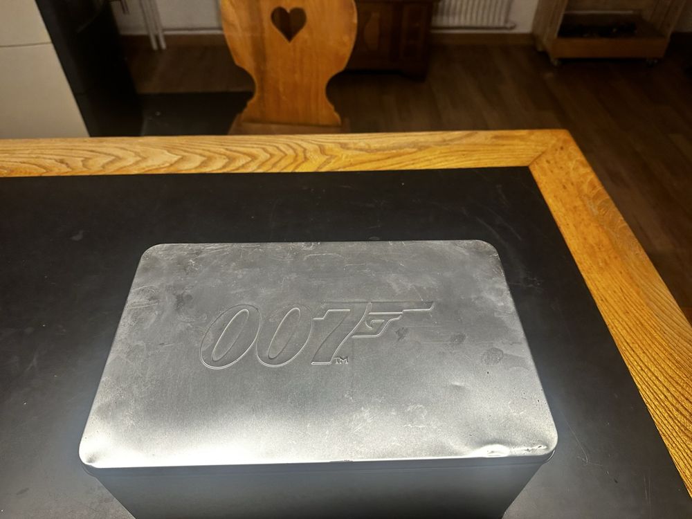 James Bond Collections box (Gebraucht) in Obergerlafingen für CHF 14 ...