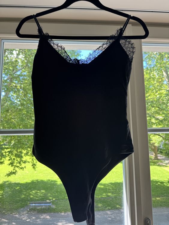 Schwarzer Body mit Spitze, Gr. M, für den Sommer (Gebraucht) in ...