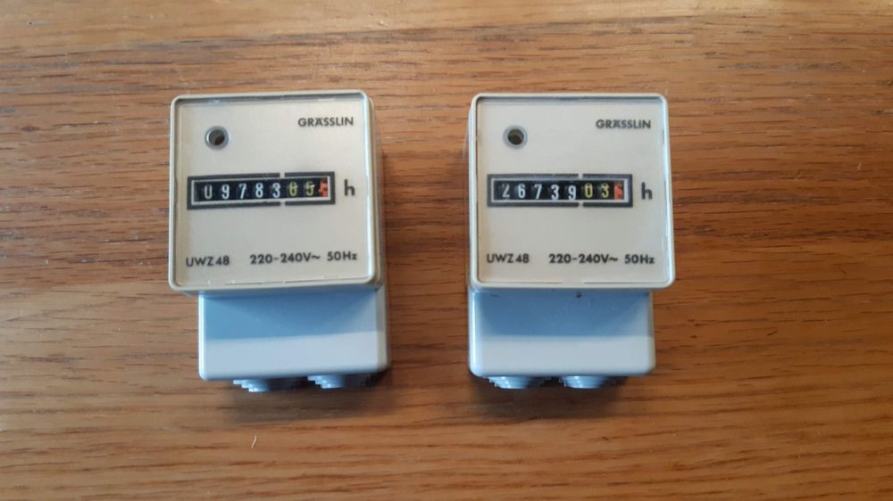 Betriebsstundenzähler Grässlin UWZ48 220-240 Vac (2 Stk.) (Gebraucht) in Lausen für CHF 7 – mit ...