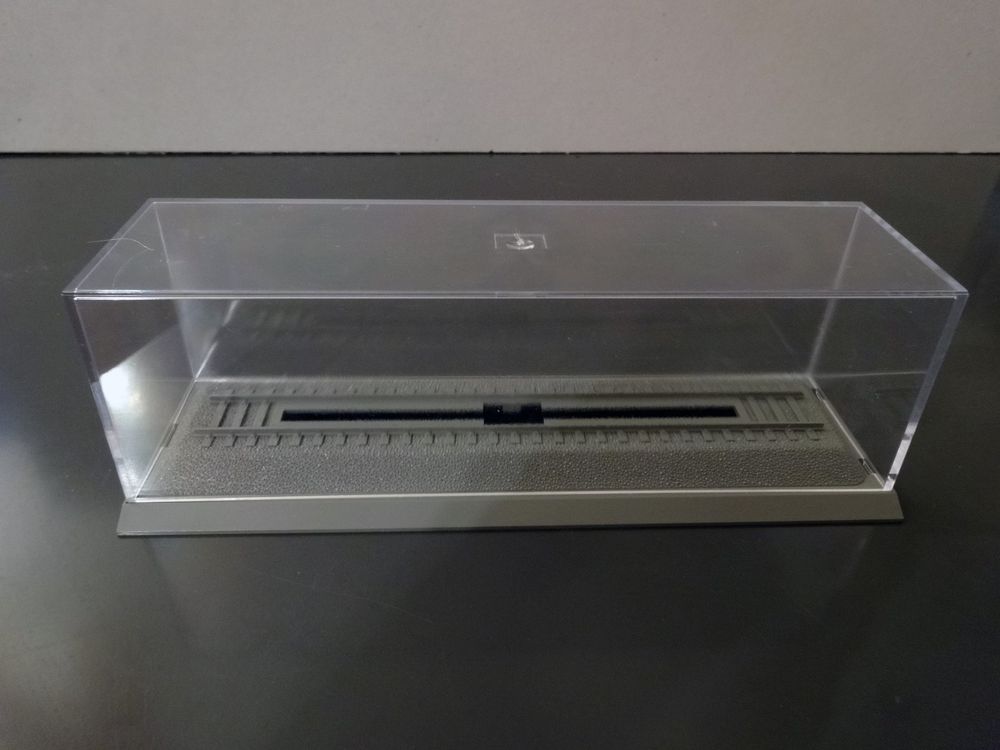 Vitrine / Kunststoffbox mit Schiene H0 (Gebraucht) in Zürich für CHF 2 ...