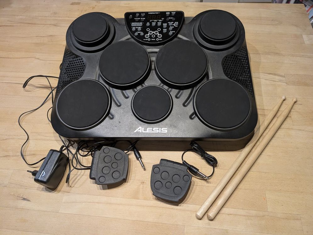 Alesis Compact Kit 7 E-Drum Pad für Einsteiger | Kaufen auf Ricardo