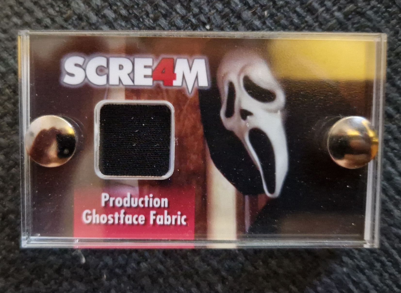 Fragment de tissu Ghostface authentique du film Scream 4 (D'occasion) à ...