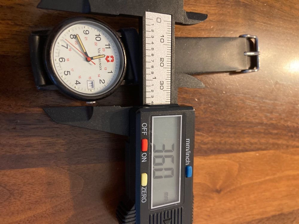 VICTORINOX Uhr .Neue Batterien 36mm und neu box tisot (Gebraucht) in ...