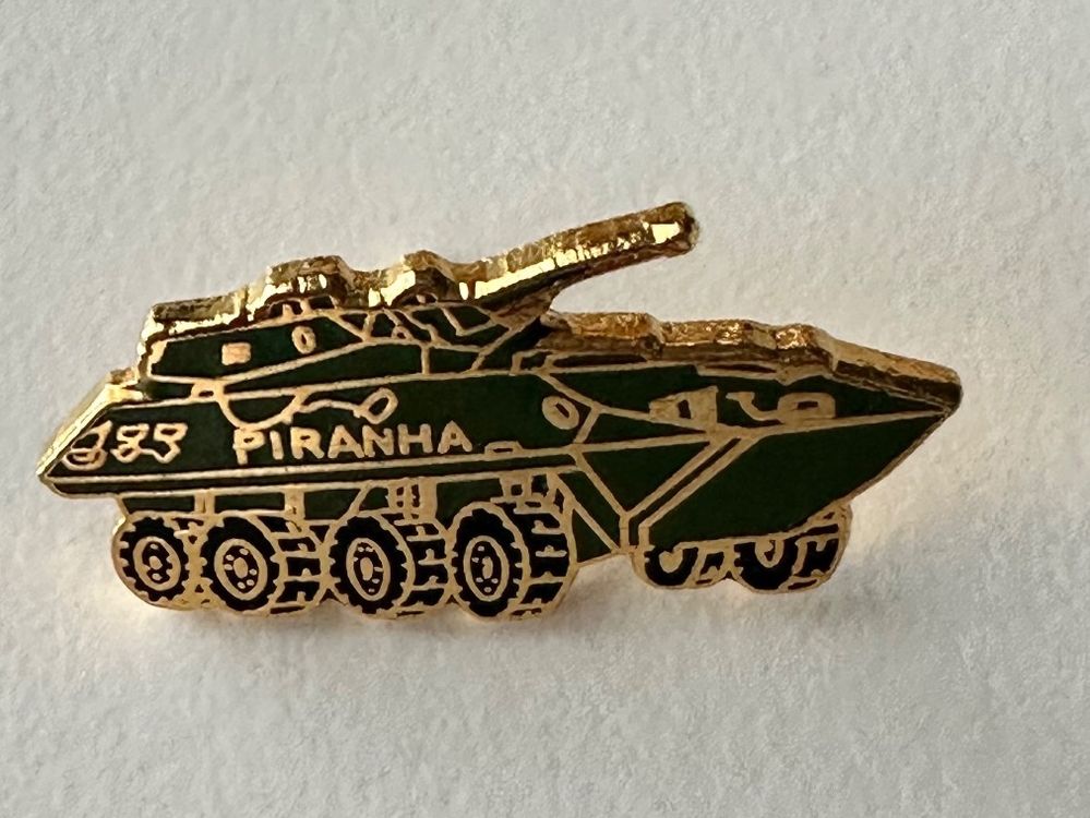 Piranha Panzer Pin | Kaufen auf Ricardo