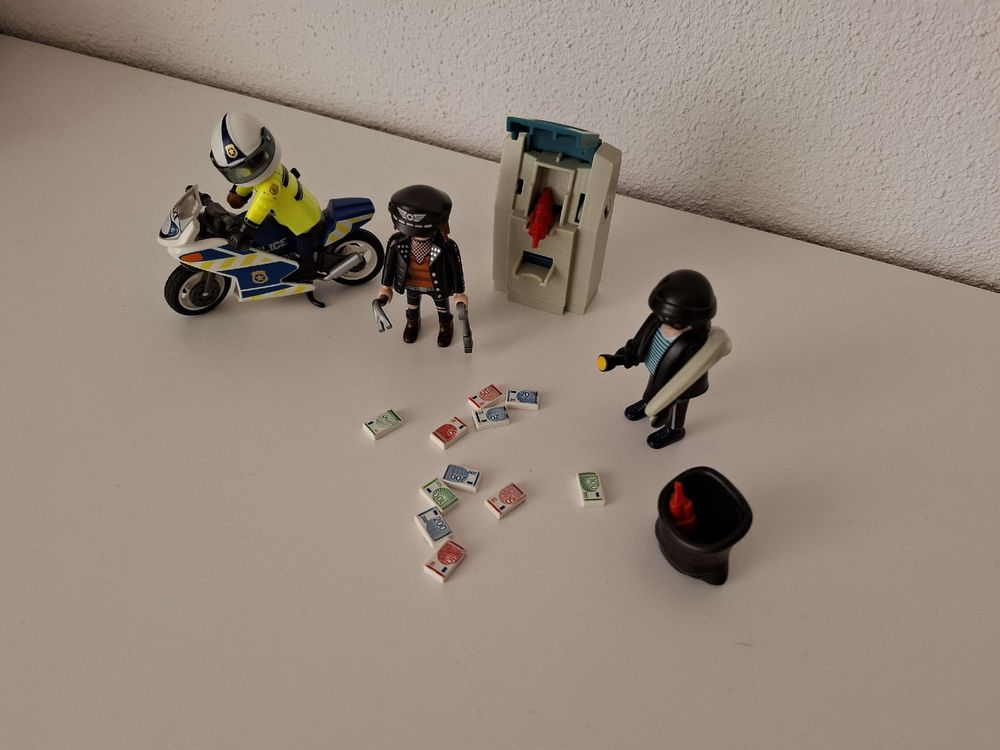 Playmobil Polizei, Bankräuber, Motorrad (Gebraucht) in Tuggen für CHF 8 – mit Lieferung auf ...