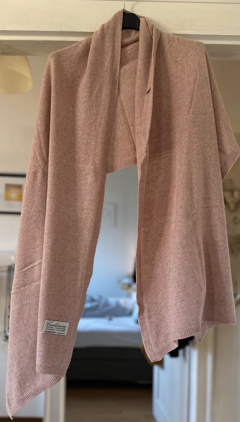 ECHARPE AVEC CASHMERE! (Neuf avec emballage d'origine) à Locarno pour ...