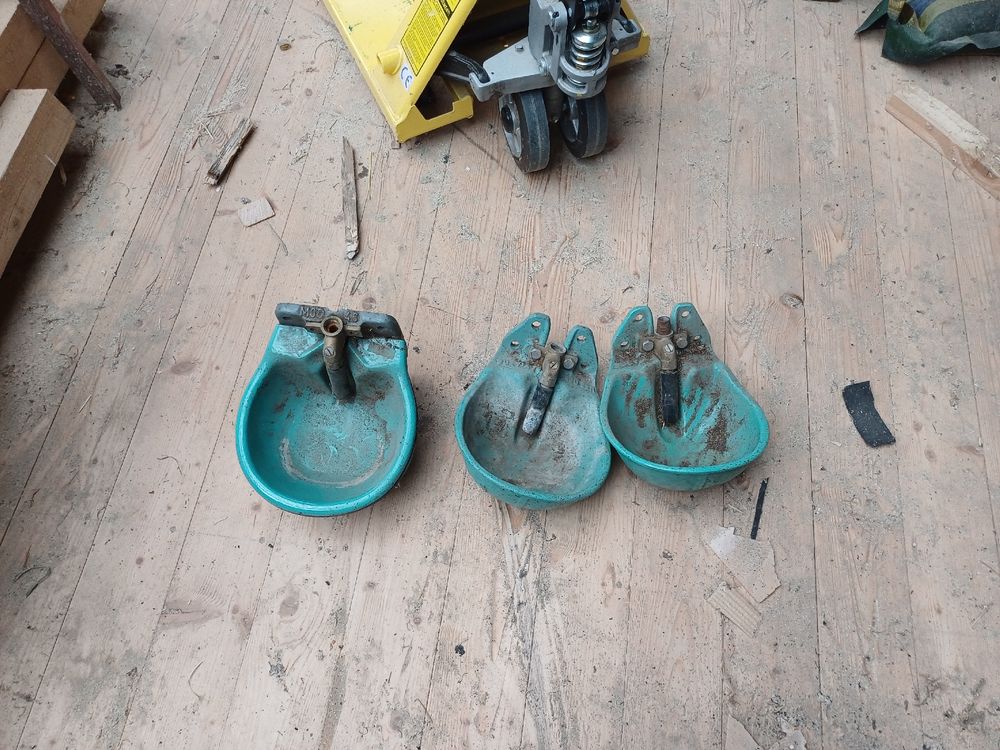 3 Tränkebecken Suevia, Viehtränke, Stalleinrichtung (Gebraucht) in Elgg für CHF 50 – nur ...