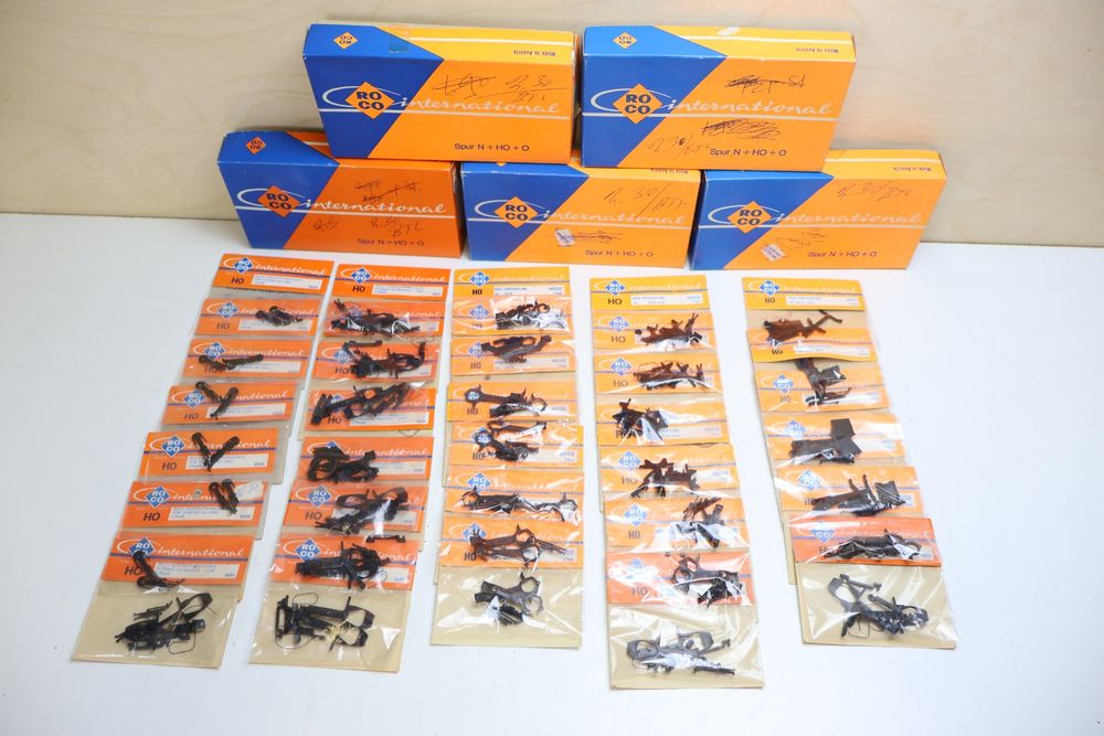 68 x H0 Kupplungen für Loks/Wagen - H0 Roco 4650/4611/4602 (Gebraucht ...