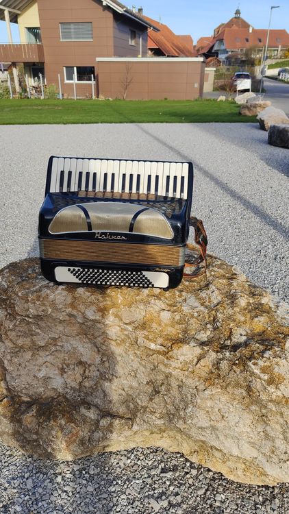 SCHAWARZER HOHNER KLAVIER AKKORDEON VERDI III (Gebraucht) in Jeuss für ...