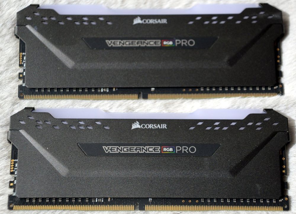 Corsair DDR4-RAM Vengeance RGB PRO 3000 MHz 2 x 8 Gb | Kaufen auf Ricardo
