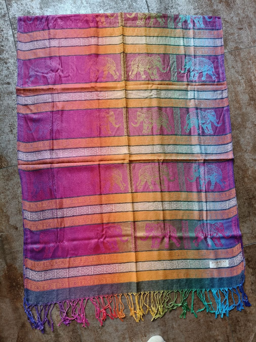 Schal aus Thailand, neu und unbenutzt (Neu und originalverpackt) in St ...