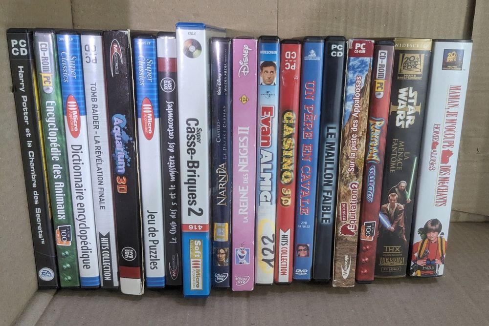 Lot rétro – 18 articles (CD-ROM, DVD, VHS) (Gebraucht) in Vionnaz für ...