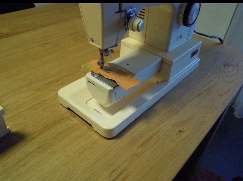 Nähmaschine Singer 7136, mit 12 Stichprogrammen | Kaufen auf Ricardo