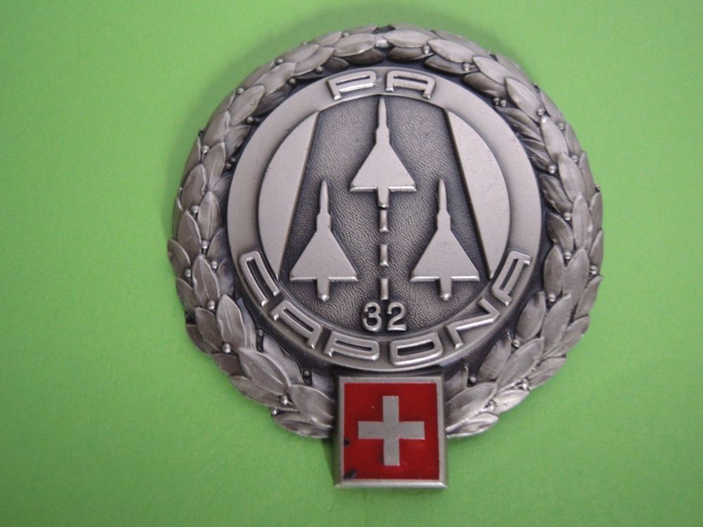 Schweizer Armee Emblem für Béret in sehr schönem Zustand (Gebraucht) in ...