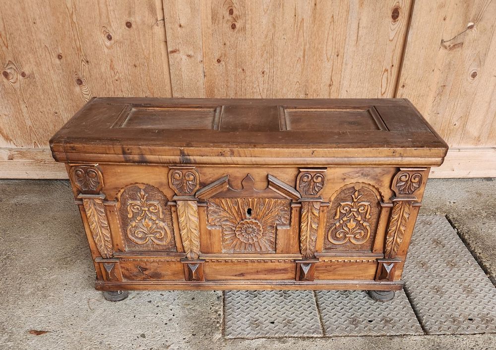 Antike Truhe Tannenholz Geschnitzt | Kaufen auf Ricardo