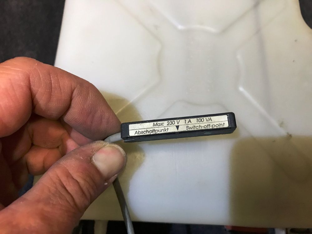 Kühlwassertank mit sensor für Cloos Schweissmaschine | Kaufen auf Ricardo