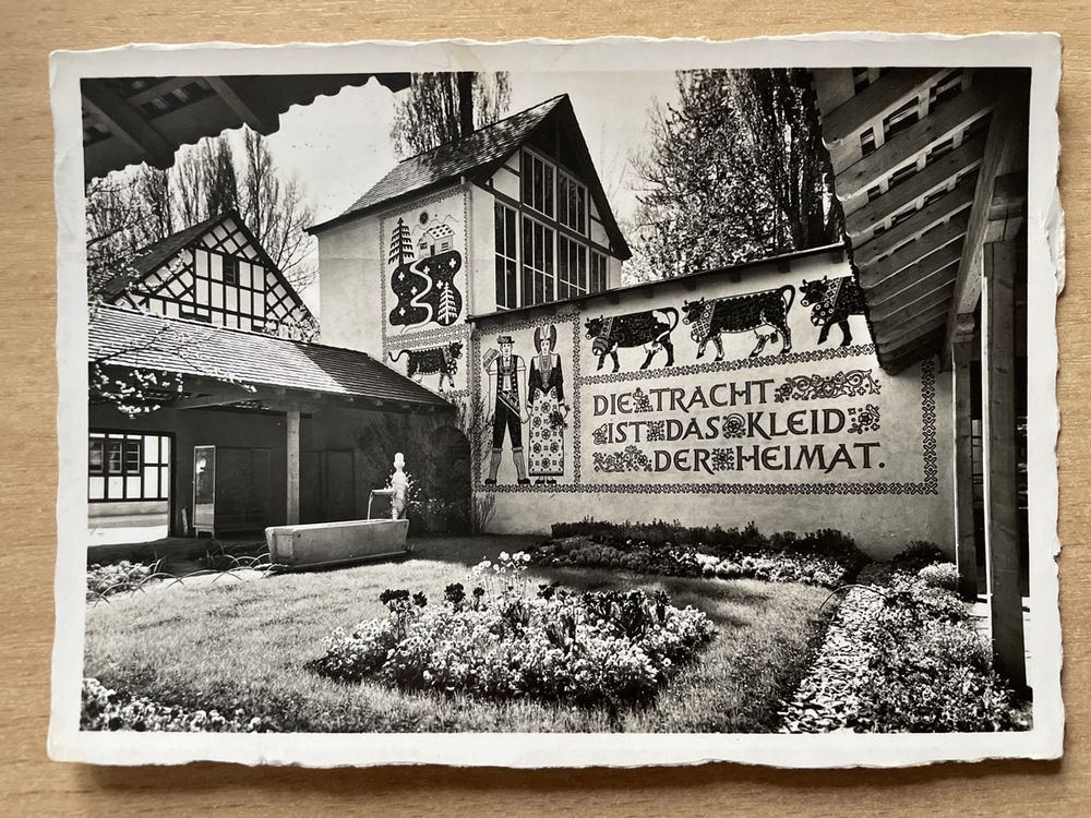 Alte Postkarte Landesausstellung 1939 Zürich, im Trachtenhof (Gebraucht) in Neuhausen am ...