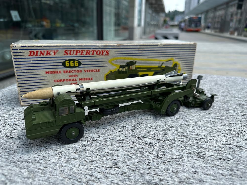 Dinky Supertoys Genuine 666 Missile erector Militär (Gebraucht) in ...