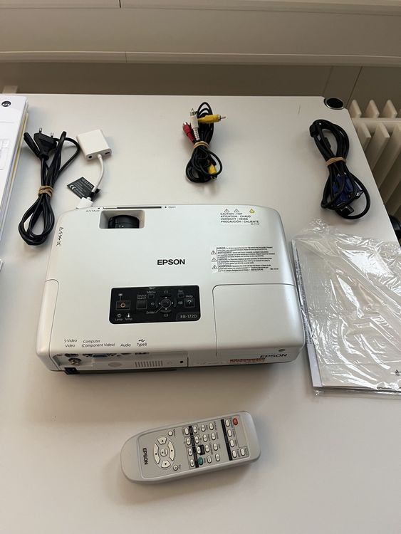 EPSON EB-1720 Beamer - Ideal für Heimkino und Präsentationen (Gebraucht ...