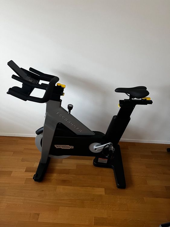 Tecnogym Group Cycle Connect grau ab 1.— | Kaufen auf Ricardo