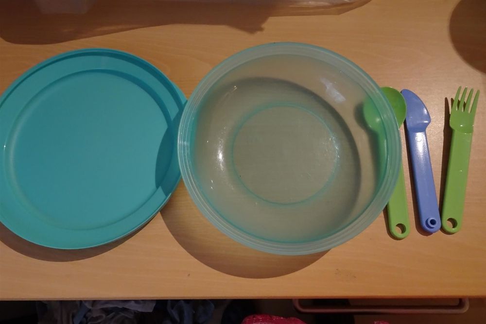 Tupperware Picknick Essset mit Teller, Deckel und Besteck (Gebraucht ...