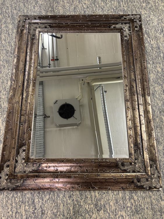 Antiker Spiegel mit verziertem Rahmen (Gebraucht) in Burgdorf für CHF 380 – nur Abholung auf ...