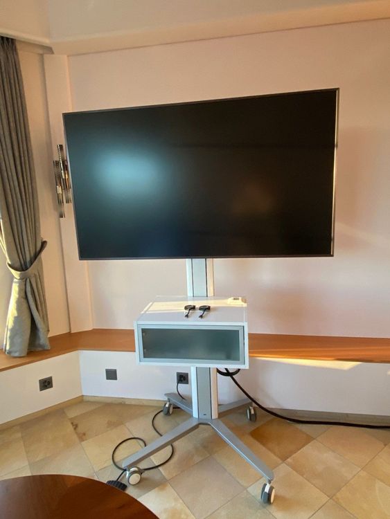 SMS Mobiler Monitorständer inklusive Media Box (Gebraucht) in Lenzburg ...