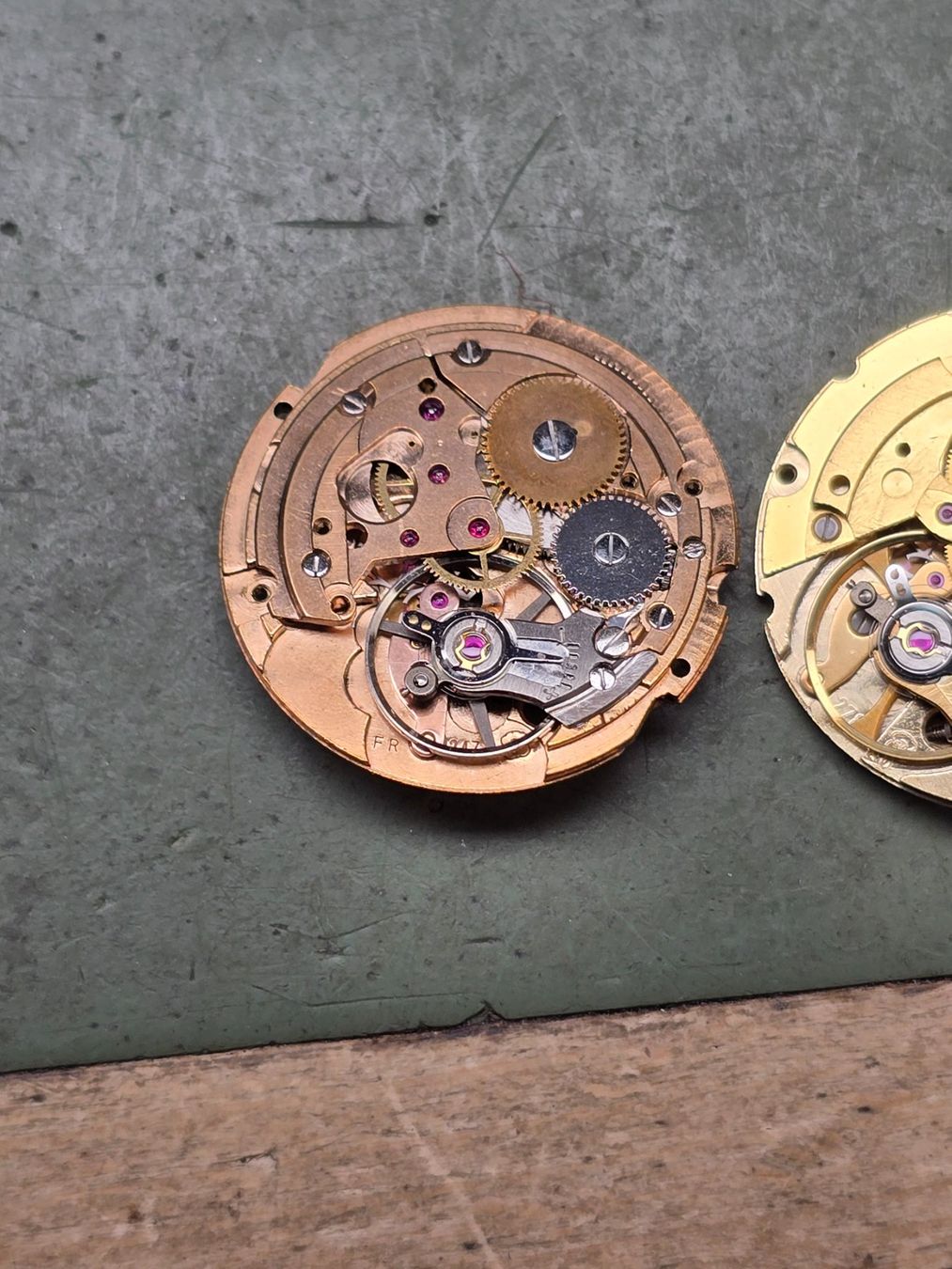 2 Mouvements 1x ETA 2782 et 1 x 2472 (Defekt) in Tramelan für CHF 30 ...