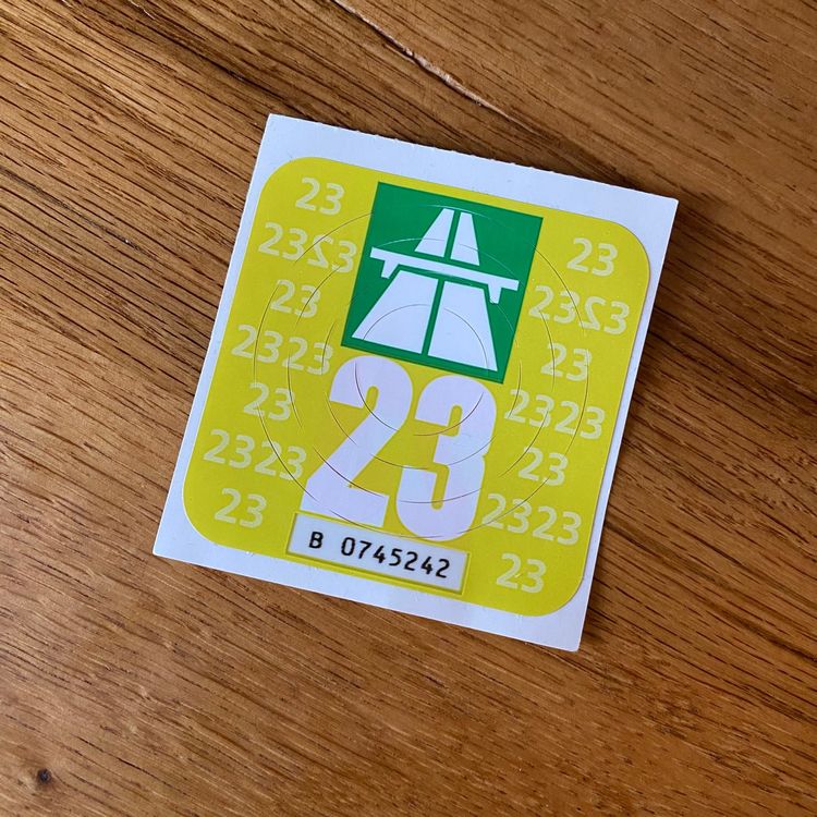 Autobahnvignette 2023 (Neu und originalverpackt) in Wallisellen für CHF 36 – mit Lieferung auf ...