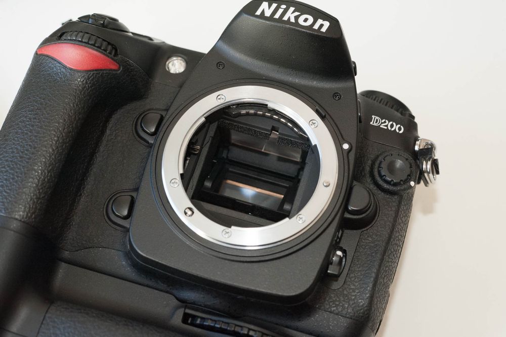 Nikon D200 inkl. Batteriegriff - knapp 1700 Auslösungen (Gebraucht) in ...
