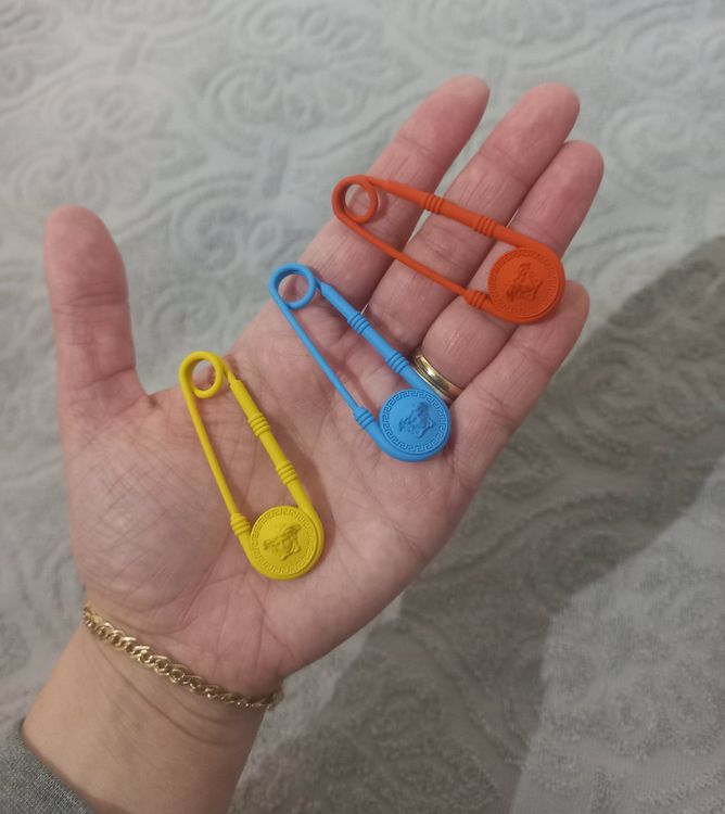 NEW - Versace Broschen (Neu und originalverpackt) in Dübendorf für CHF ...