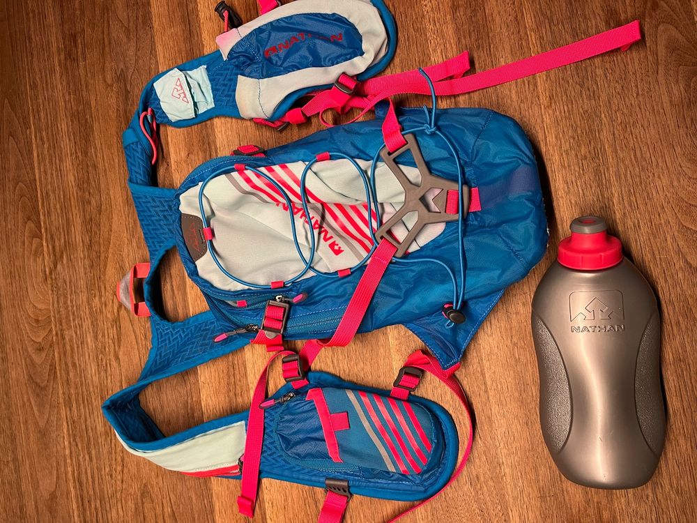 Trailrunning Rucksack + Flasche Nathan (Gebraucht) in für CHF 10 – mit ...