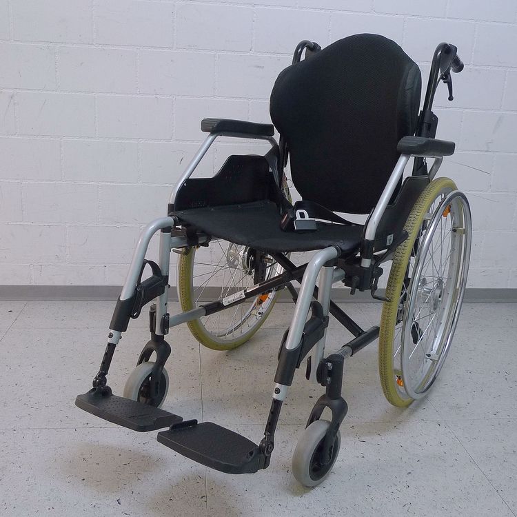 Rollstuhl Meyra, SB 48 cm, TB,nur CHF169 (Gebraucht) in Lengnau für CHF 169 – mit Lieferung auf ...