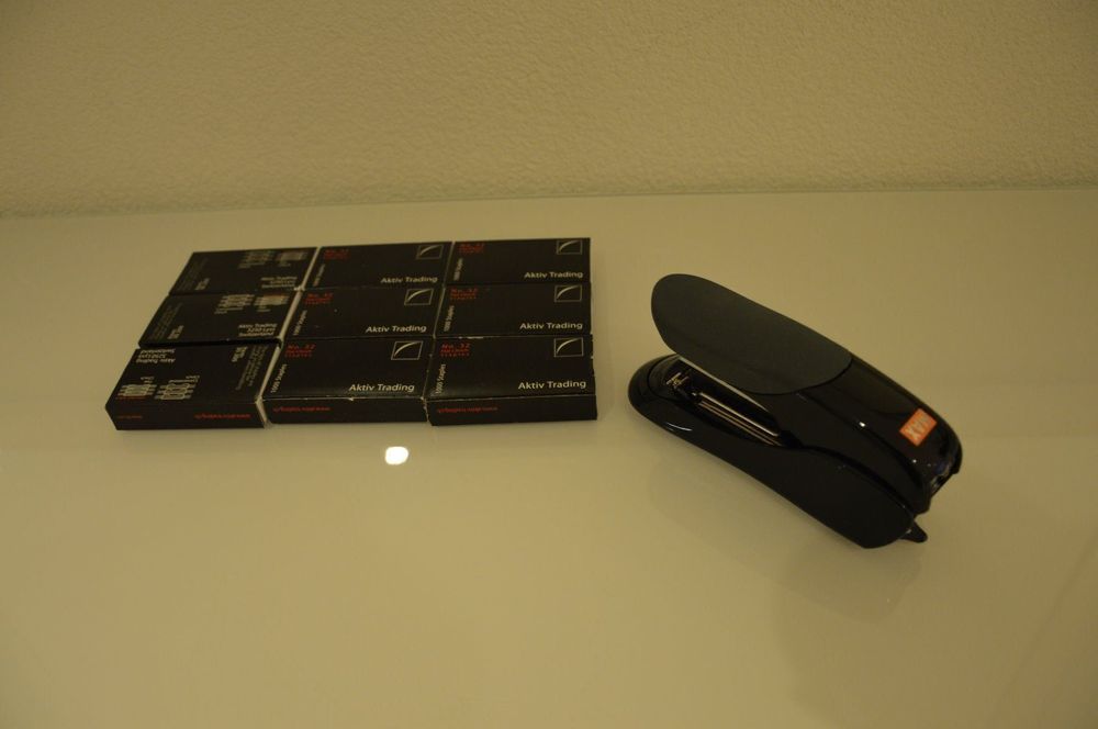 Hefter Max mit Heftklammern (Neu (gemäss Beschreibung)) in Einsiedeln ...