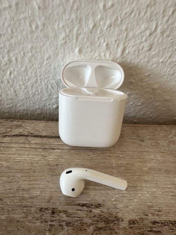 AirPods 2. Generation Ladecase & linker Airpod - Top Zustand (Gebraucht ...
