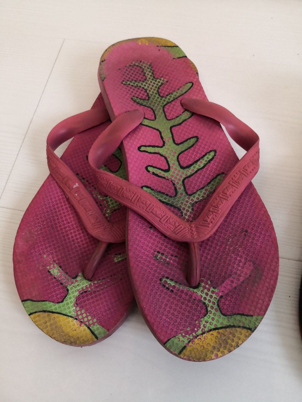 🤩2 STK: LEDER- & GUMMI FLIP-FLOPS SCHUHE DURCHGELAUFEN (Gebraucht) in ...