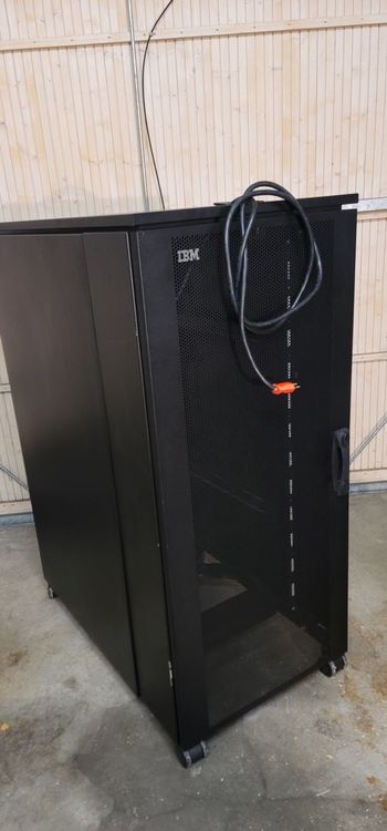 IBM Server Schrank Rack 25U (Gebraucht) in Opfikon für CHF 99 – nur ...