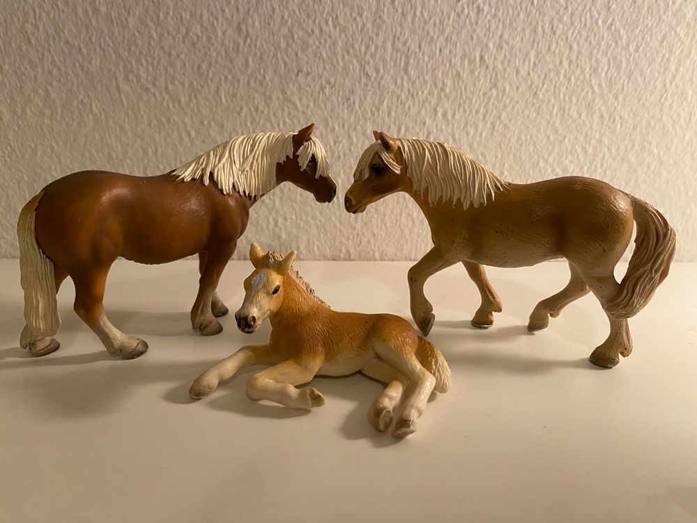 Schleich: Haflinger Wallach + Stute + Fohlen, liegend (Gebraucht) in ...