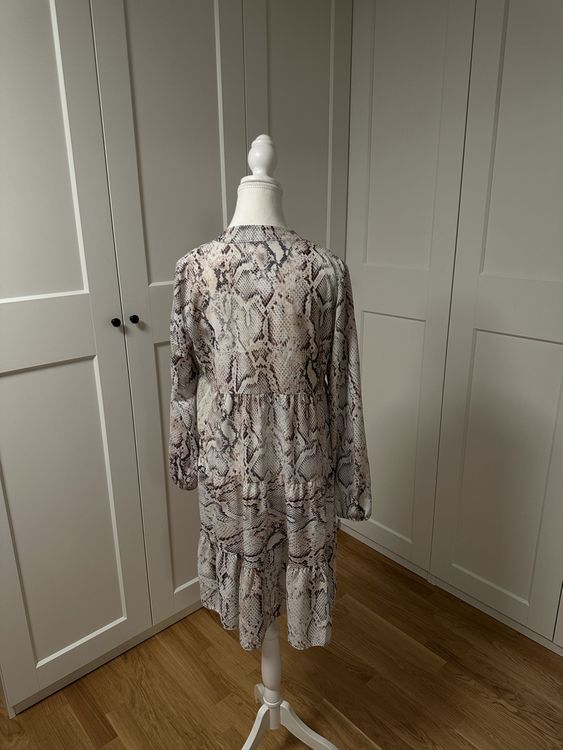 Kleid mit Schlangenprint wie von Mango, Zara, Vero Mora, H&M (Gebraucht ...